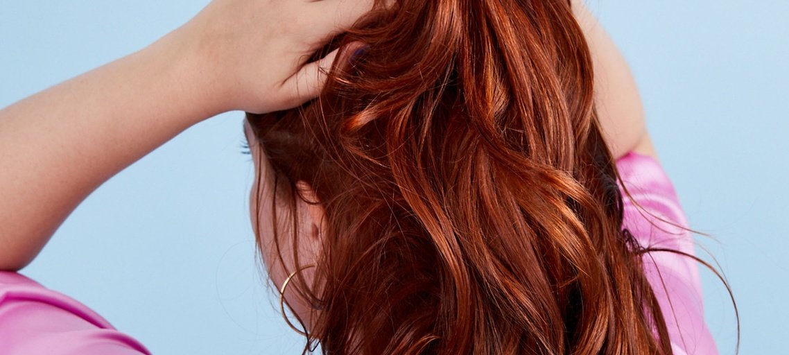 Cómo utilizar la mousse capilar en todo tipo de cabellos - L’Oréal Paris